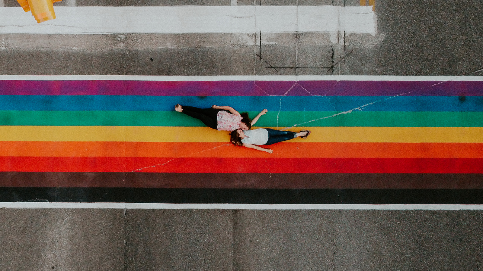 Victoria + Emily's Couples Photo Session in Oakville - Effie Edits Inc.